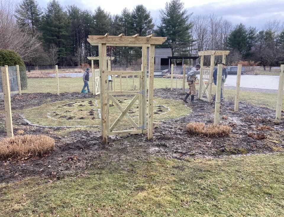 Arbors & Planters - Tomich Landscape Design & Construction, Inc.